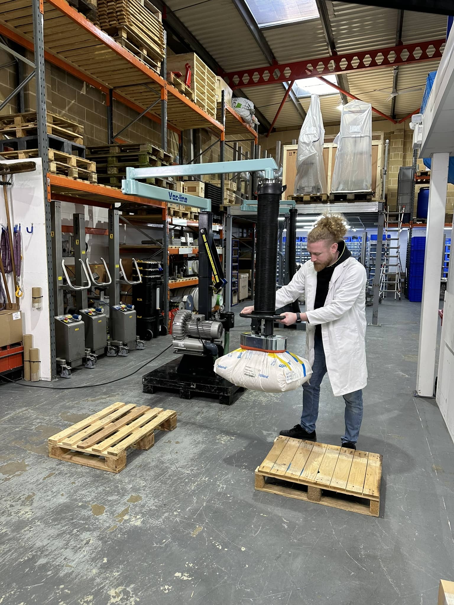 Vacuum Lifter - Two-Joint Swing Arm - Handling Bags of Plastic Polymers ...